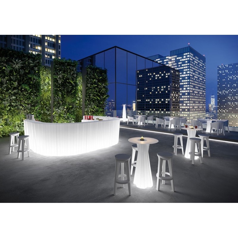 Frozen Dining Table Plust Mesita en polietileno